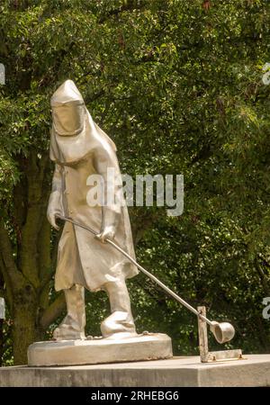 Steubenville Steelworkers memorial sculpture in downtown Steubenville ...