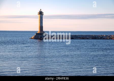 The old lighthouse of Vuohensalo at sunset. Motor. Leningrad Region ...