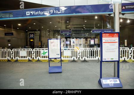 Closed platforms at King’s Cross Station in London Stock Photo - Alamy