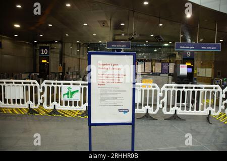 Closed platforms at King’s Cross Station in London Stock Photo - Alamy