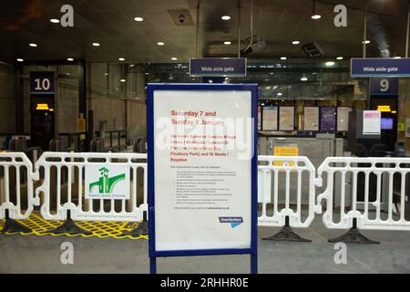 Closed platforms at King’s Cross Station in London Stock Photo - Alamy
