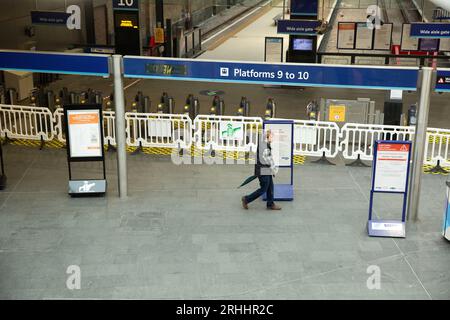 Closed platforms at King’s Cross Station in London Stock Photo - Alamy