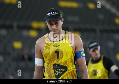 Hamburg, Germany. 17th Aug, 2023. A makeup artist applies a lightning ...