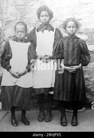 Three Edwardian sisters Stock Photo - Alamy