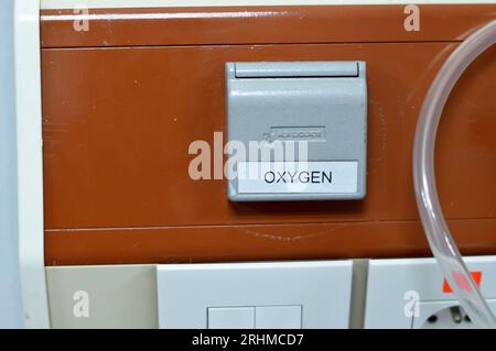 Oxygen medical gas outlet, central line for hospitals and emergency ...