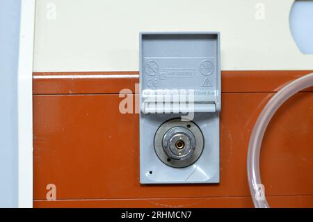 Oxygen medical gas outlet, central line for hospitals and emergency ...