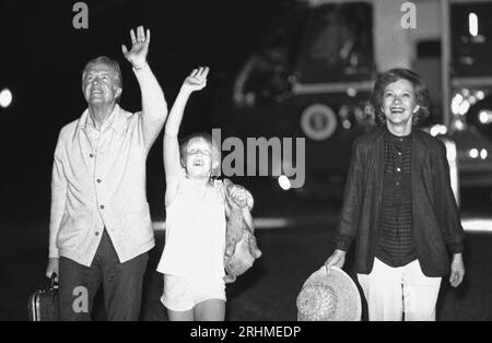 President Jimmy Carter and daughter, Amy Carter at the Carter home in ...