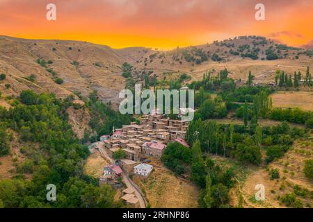 Historical Hizan Houses and natural scenery, Bitlis Stock Photo - Alamy