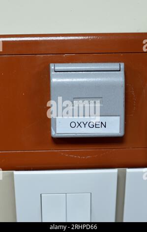 Oxygen medical gas outlet, central line for hospitals and emergency ...