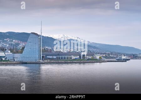 The Contempory 16 Story Tall, Norwegian SCANDIC SEILET Hotel Built On ...