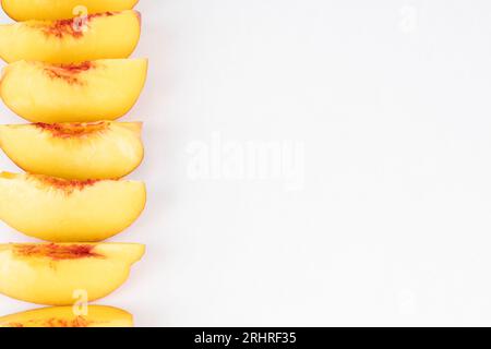 Row of sliced peaches close up Stock Photo - Alamy