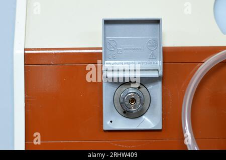 Oxygen medical gas outlet, central line for hospitals and emergency ...