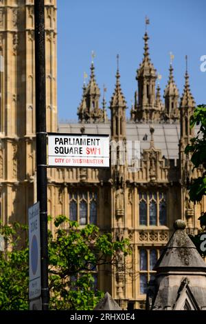 houses of parliament palace of westminster sign trespass Stock Photo ...