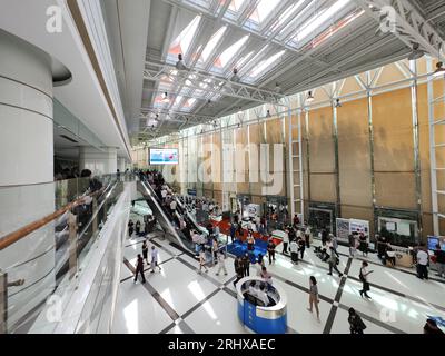 Shanghai Zhongshan Hospital busy entrance hall Stock Photo - Alamy