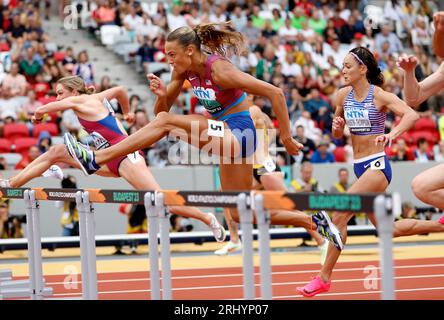 Anna HALL of United States (front left) competes in win the Women's ...