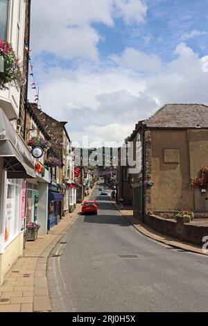 HIGH STREET SHOPS PATELEY BRIDGE VILLAGE NIDDERDALE YORKSHIRE ENGLAND ...