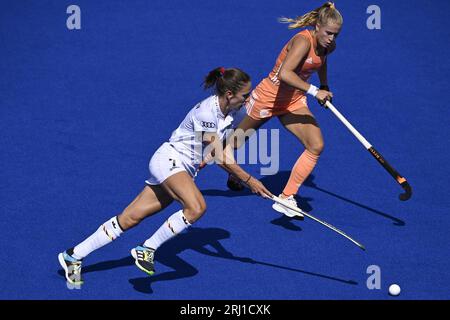MONCHENGLADBACH - Luna Fokke of the Netherlands in action against Emma ...