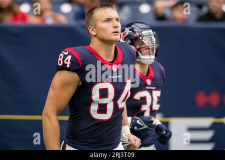 Houston Texans tight end Teagan Quitoriano (84) is tackled by Atlanta ...