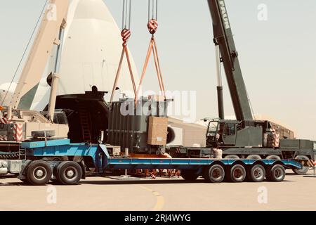 Heavy power lifting project Stock Photo - Alamy