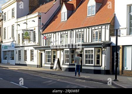 The Brave Old Oak pub on Watling Street in Towcester, Northamptonshire ...