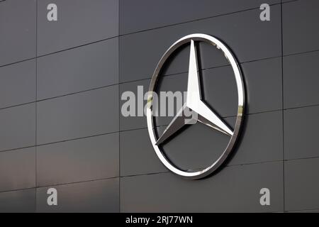 Signs and symbols, Mercedes-Benz logo Stock Photo - Alamy