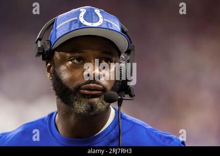 Indianapolis Colts wide receivers coach Reggie Wayne walks the sideline ...