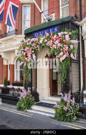 Dukes Hotel St James Mayfair London Stock Photo - Alamy