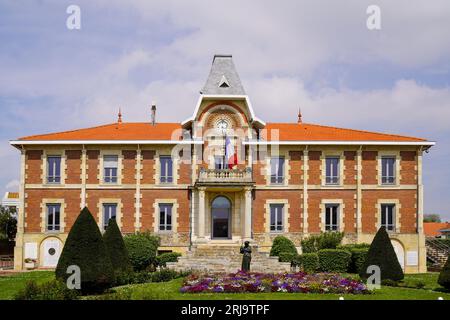 Soulac sur mer city hall. Landmarks, the facade Stock Photo - Alamy