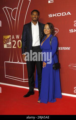 Sebastien Haller und seine Ehefrau Priscilla Haller bei der Verleihung ...