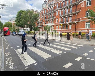 ST JOHN S WOOD THE FAMOUS ABBEY ROAD CROSSWALK Stock Photo - Alamy