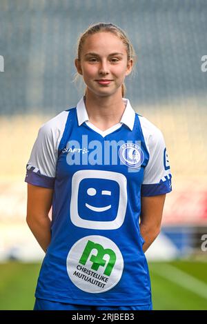 Zarah Taillieu (11) of AA Gent and Sejde Abrahamsson (2) of Club YLA ...