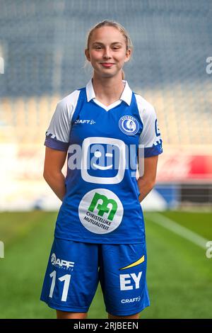 Zarah Taillieu (11) of AA Gent and Sejde Abrahamsson (2) of Club YLA ...