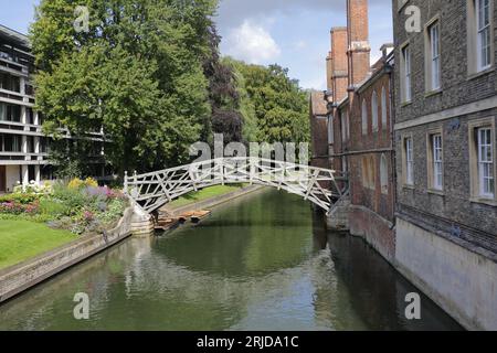 The beautiful scenery with Mathematical Bridge over the River Cam in ...