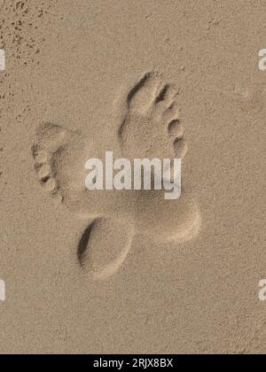Footprints in sand crossing a beach Stock Photo - Alamy