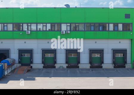 A row of loading docks with shutter doors at a warehouse Stock Photo ...