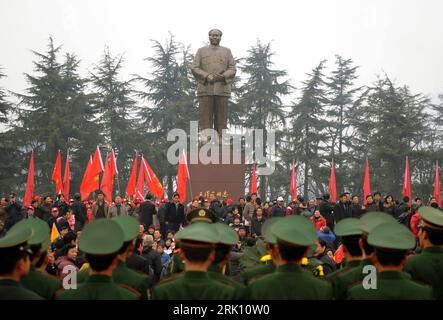 China: Statue of Mao Zedong (26 December 1893 - 9 September 1976 ...