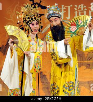 Chinese Opera, performers, Taipei, Taiwan Asia Stock Photo - Alamy