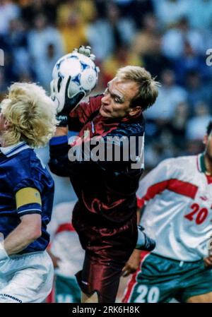 Scotland goalkeeper Jim Leighton in 1998 Stock Photo - Alamy