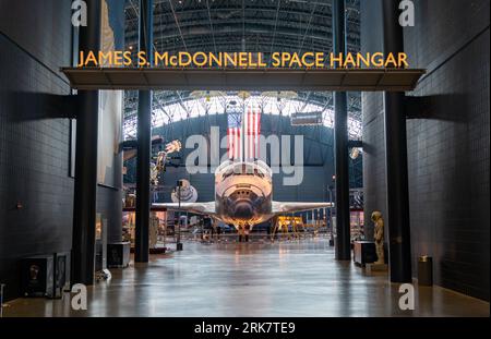 The SuperShuttle Columbia at Smithsonian Air and Space Museum in Dulles ...