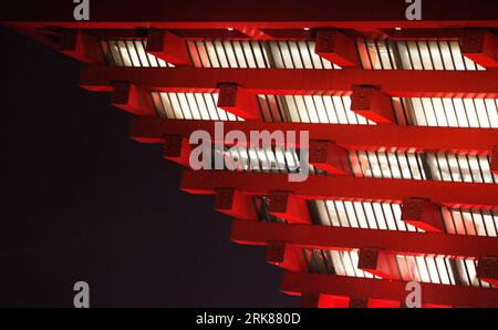 Dougong wooden brackets-traditional Chinese roof timber frame. Qianfo ...