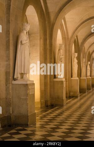 Gallery with statues of the kings of France, Chateau de Versailles ...