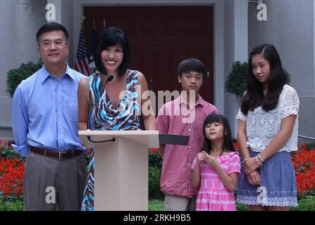 Mona Lee Locke, wife of the new U.S. ambassador to China Gary Locke ...