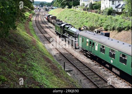 Wightwick Hall a modified Hall class pulling a passenger train into ...