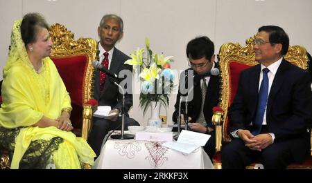 Dhaka, Bangladesh, 10 Nov 2011: Aerial view of high density capital ...