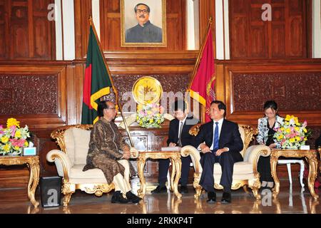 Dhaka, Bangladesh, 10 Nov 2011: Aerial view of high density capital ...