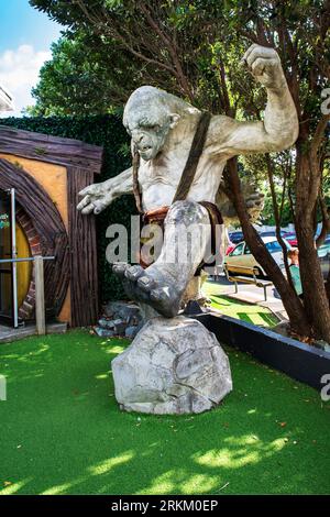 Troll near the entrance to Weta Cave, Lord of the Rings Exhibitions ...