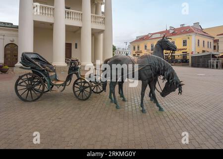Carriage Sculpture at Freedom Square - Minsk, Belarus Stock Photo - Alamy