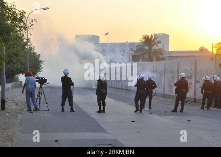 Police car in Bahrain. Bahraini police car Stock Photo - Alamy