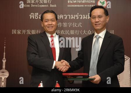 BANGKOK, Thailand - Banthoon Lamsam (L), CEO and president of ...