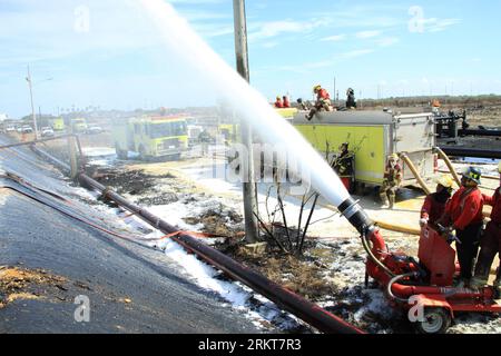 PUNTO FIJO, FALCON STATE, VENEZUELA, JUNE 1988 - Amuay oil refinery and ...